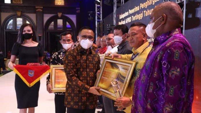 Kabupaten Pulau Morotai Dapat Penghargaan Realisasi PAD Tertinggi Nomor 4 Se Indonesia ...