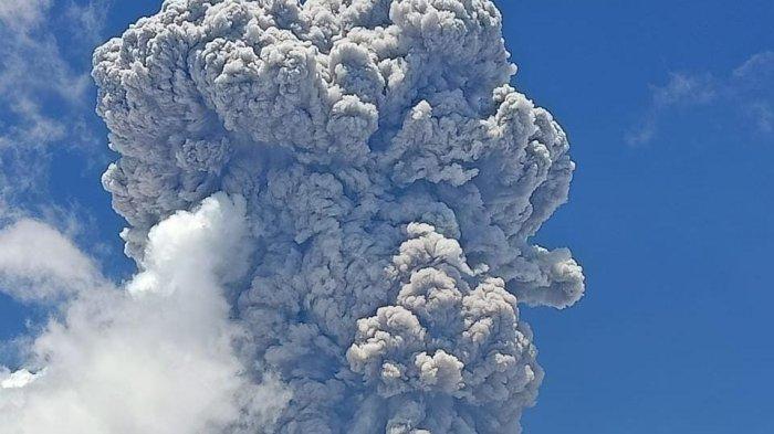 Gunung Ibu Halmahera Barat Maluku Utara Erupsi Lagi, Lontarkan Abu Vulkanik setinggi 7000 Meter ...