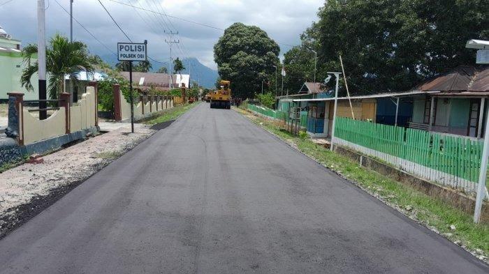 Pembangunan Jalan Hotmix Obi di Halmahera Selatan Maluku Utara Dimulai ...