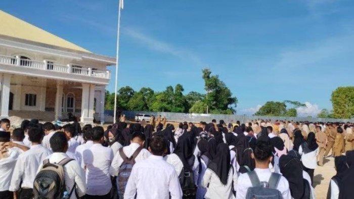 Tingkatkan Pelayanan Publik, Wakil Bupati Pulau Taliabu Ingatkan ... Tingkatkan Pelayanan Publik, Wakil Bupati Pulau Taliabu Ingatkan ...