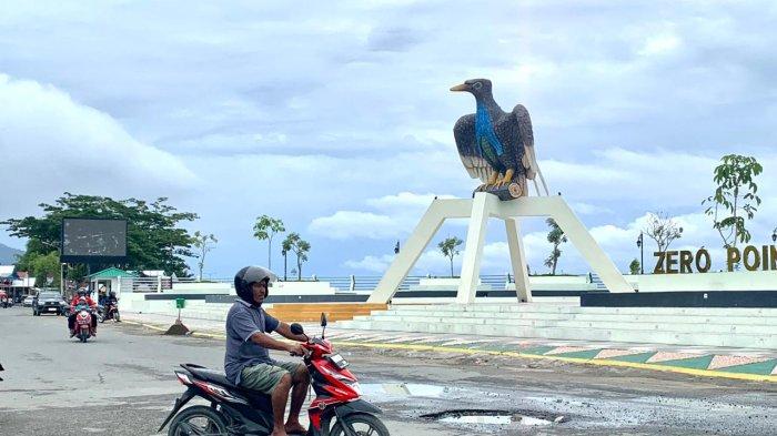 Pengendara Was-was Lewat Depan Kawasan Zero Point Halsel, Ada Lubang ...