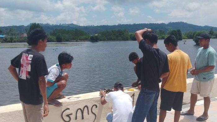 Sejumlah Pemuda Desa Wayo Pulau Taliabu Berinisiatif Hapus Coretan di ...