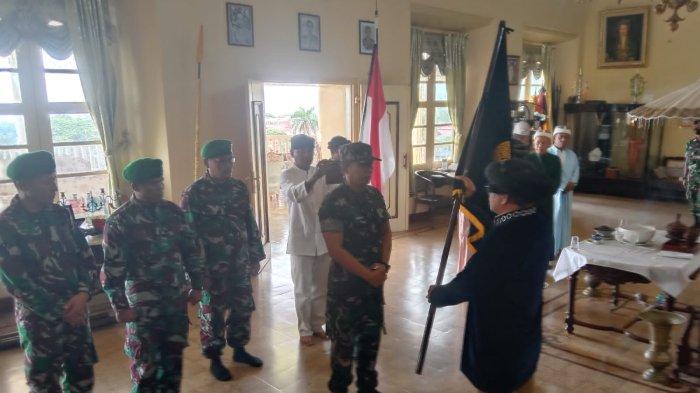 Bendera Burung Rajawali Berkepala Dua Kesultanan Ternate Kawal Merah ...