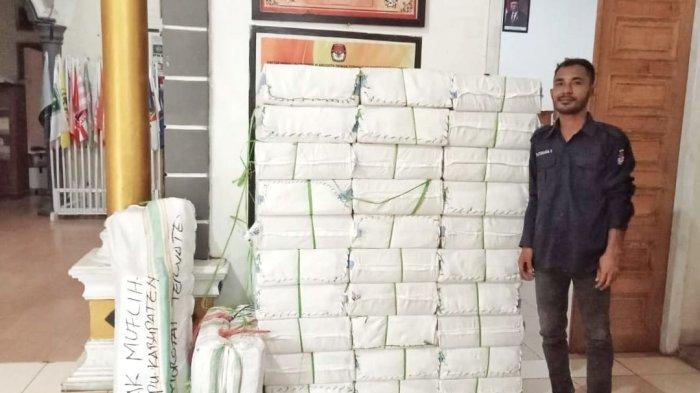 KPU Cetak Atribut Kampanye untuk Pilkada Morotai Maluku Utara ...