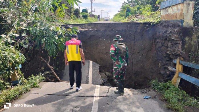 BREAKING NEWS: Jembatan Penghubung Desa di Halmahera Selatan Ambruk ... BREAKING NEWS: Jembatan Penghubung Desa di Halmahera Selatan Ambruk ...