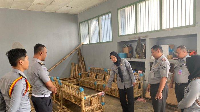 Kadiv Yankumhan Kanwil Kemenkumham Maluku Utara Apresiasi Produk ... Kadiv Yankumhan Kanwil Kemenkumham Maluku Utara Apresiasi Produk ...