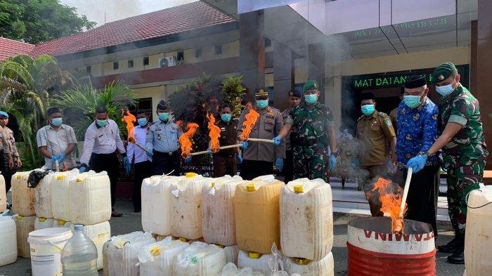 Polres Halmahera Selatan Musnahkan Ribuan Liter Miras Hasil Operasi Pekat Kieraha ...