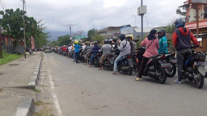Antrean Panjang Driver Ojek Pangkalan di SPBU Labuha Bacan, Demi ...
