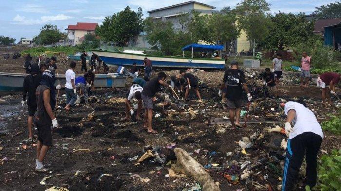 Gandeng Kelurahan, BEM Teknik UMMU Ternate Aksi Bersih Sampah di Pesisir Pantai Sasa ...