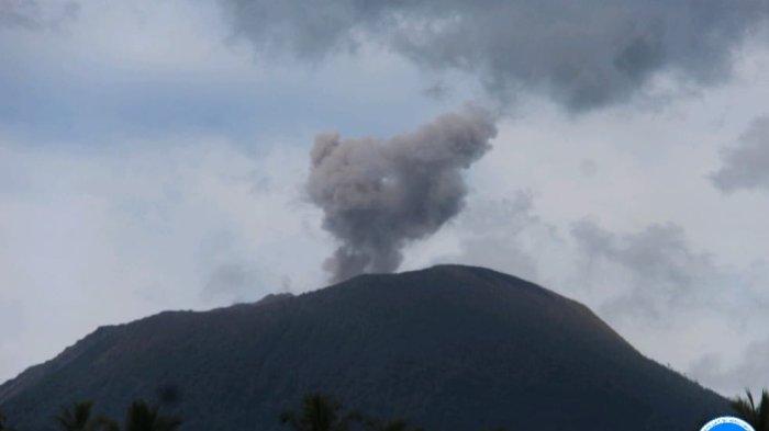 Lagi dan Lagi, Gunung Ibu Halmahera Barat Maluku Utara Kembali Erupsi - Tribunternate.com