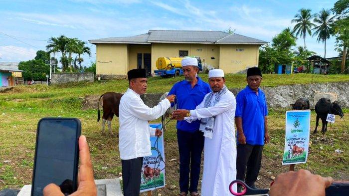 Pj Bupati Morotai Maluku Utara Burnawan Serahkan Hewan Kurban ke Masjid ...