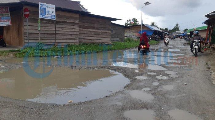 Jalan Pasar Labuha Halmahera Selatan Jadi 'Kolam' Saat Hujan, Pedagang ...
