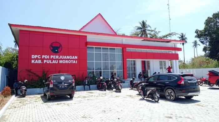 Kantor DPC PDI-P Morotai Sudah Rusak Sebelum Diresmikan - Tribunternate.com