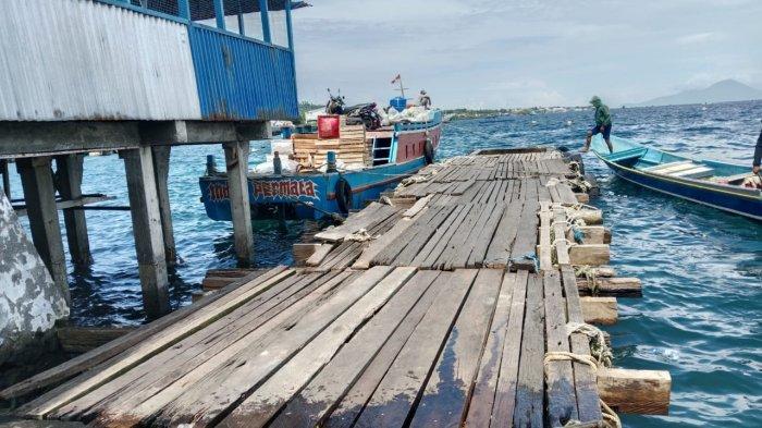 Buruh dan Nelayan di Pelabuhan Perikanan Kelurahan Gamalama Ternate ...