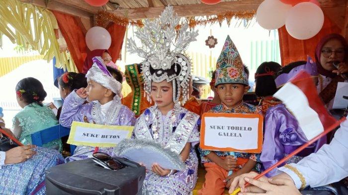 Kenakan Pakaian Adat Murid Paud Tk Dan Sd Di Morotai Ikut Karnaval