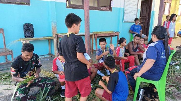 Satgas TMMD Kodim 1508 Tobelo Halmahera Utara Maluku Utara Ajari Murid SD Gmih untuk ...
