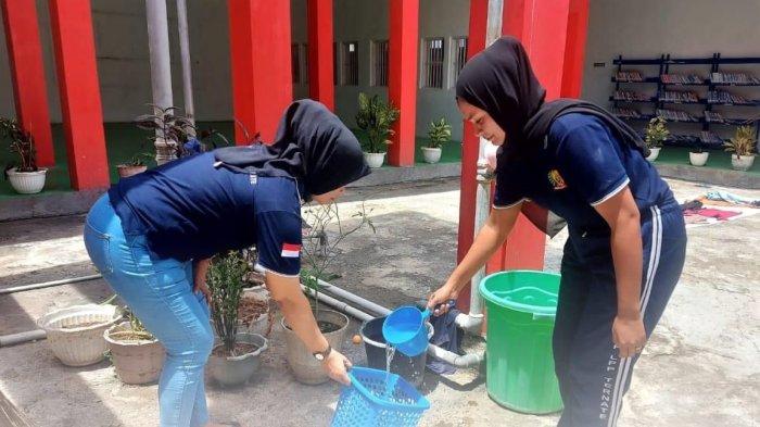 Napi Lapas Perempuan Ternate Lakukan Kerja Bakti, Jaga Kebersihan Blok Hunian - Tribunternate.com