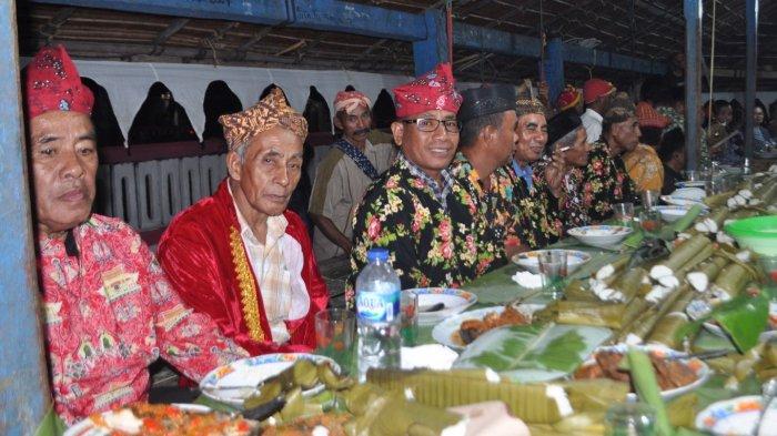 Mengenal Orom Sasadu, Tradisi Makan Adat Suku Sahu Halmahera Barat ...