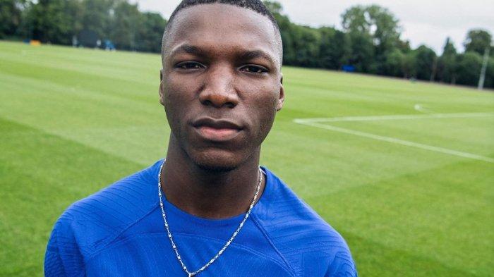 Jason Cundy: Tak Ada Gelandang yang Lebih Baik Ketimbang Moises Caicedo ...