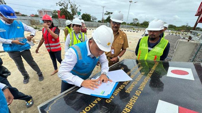 PLN UP3 Saumlaki Lakukan Penyalaan Pasang Baru Pasar Snyioli Lieta ...