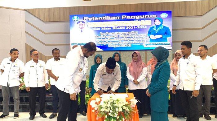 Wujudkan 10 Program Pokok, TP PKK Halmahera Selatan Teken MoU dengan Sejumlah OPD ...