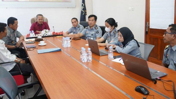 M Adnan Pimpin Rapat Pelaksanaan Lelang Perencanaan Renovasi Gedung Kanwil Kemenkumham Malut ...
