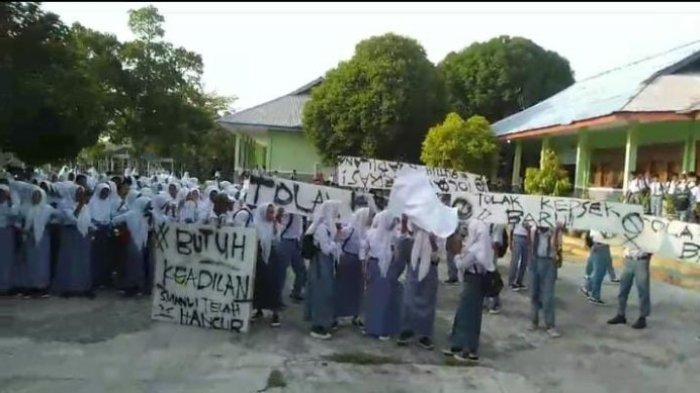 BREAKING NEWS : Siswa SMA Negeri 5 Ternate Gelar Aksi, Tolak Difa Fara ...