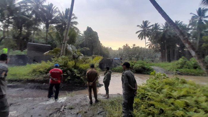 Bupati Halmahera Timur Maluku Utara Terobos Tingginya Air Kali Afu ...