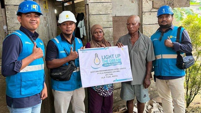 PLN UIW MMU Aliri Listrik ke 64 Keluarga Prasejahtera melalui Program Light Up The Dream ...