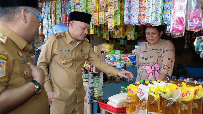 Sarbin Sehe Sidak Pasar Galala, Pastikan Stabilitas Pangan Jelang ...