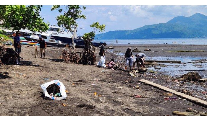 Gelar Aksi Bersih Pantai Fitu, Grup Pangdawaga: Ternate Maluku Utara Darurat Sampah ...