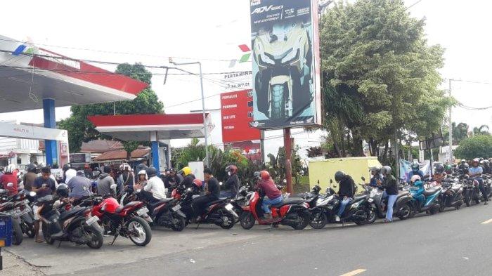 Alasan Driver Ojek Pangkalan di Ternate yang Rela Antre Berjam-jam Demi Mendapat BBM di SPBU ...