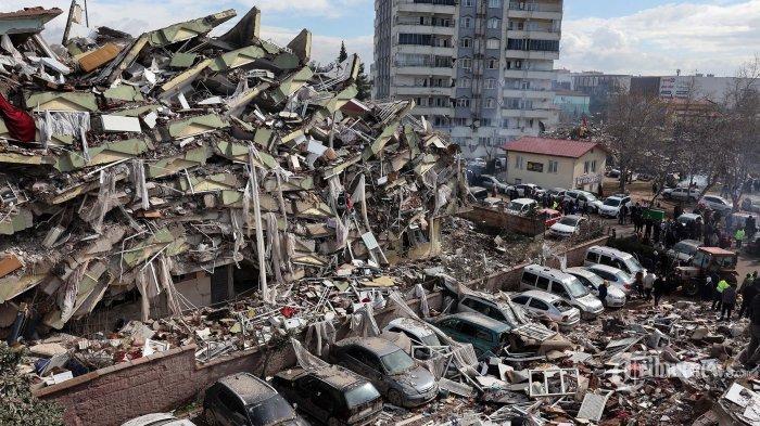 Puluhan Ribu Bangunan Hancur Saat Gempa Bumi Turki, 200 Orang Ditangkap ...