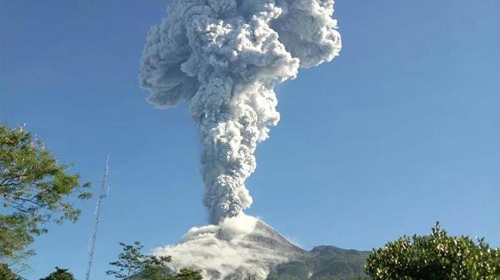 Gunung Merapi Erupsi Lagi Siang Ini, Tinggi Kolom Capai 3 Km ...
