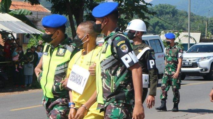 Diborgol And Berbaju Tahanan 3 Anggota Tni Disoraki Warga Saat