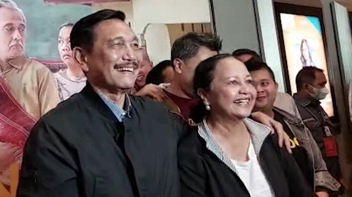 Nonton Film Ngeri-Ngeri Sedap, Luhut Terbawa Cerita hingga Menintikkan ...