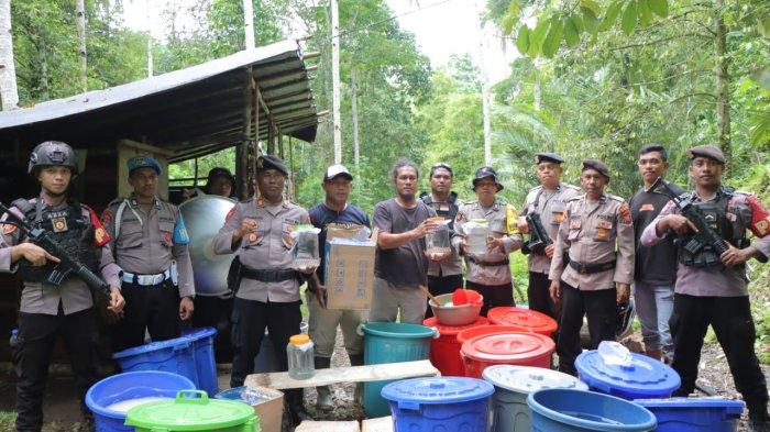 Polisi Gerebek Tempat Produksi Miras di Desa Waibau Kepulauan Sula - Tribunternate.com