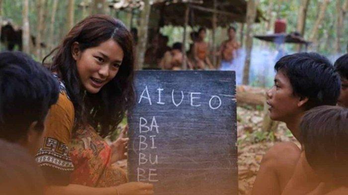 Rekomendasi Film Drama: Sokola Rimba (2013), Kisah Butet Manurung Mengajar Suku Anak Dalam ...