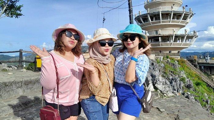 Hari Pertama Long Weekend, Objek Wisata Religi Buntu Burake Diserbu Ratusan Pengunjung ...