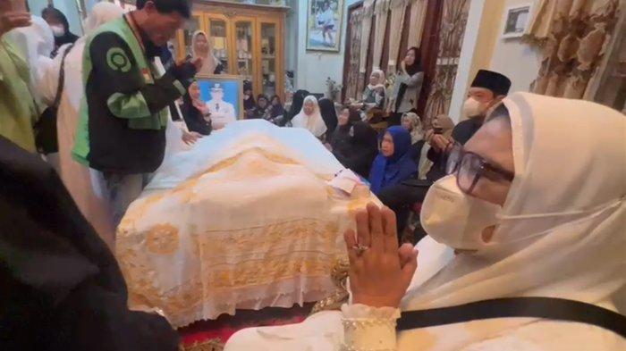 Syahrul YL: Amin Syam Menjaga Identitas Suku Bugis, Makassar, Toraja ...