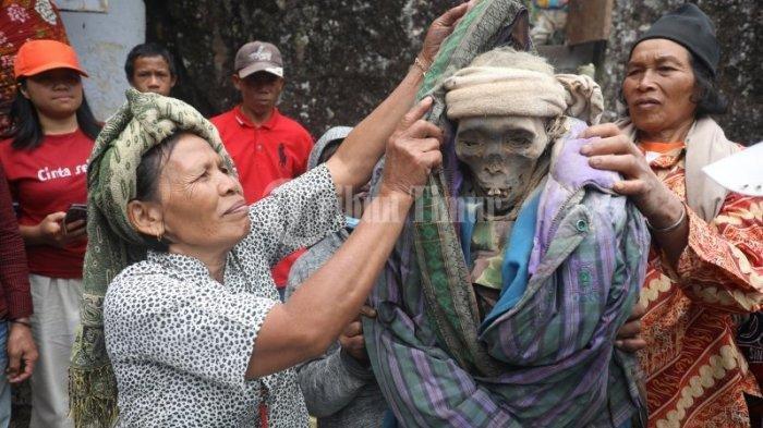 Ini Jadwal Ritual Ma'nene 2023 di Toraja, Tradisi Ganti Pakaian Jenazah ...