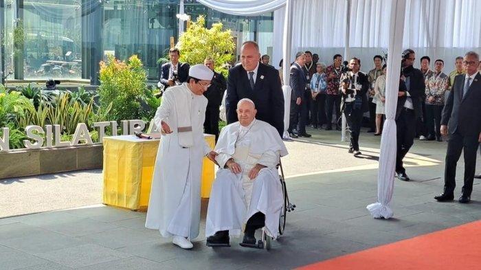 Berkunjung ke Masjid Istiqlal Jakarta, Paus Fransiskus Ajak Perkuat Persaudaraan - Tribuntoraja.com