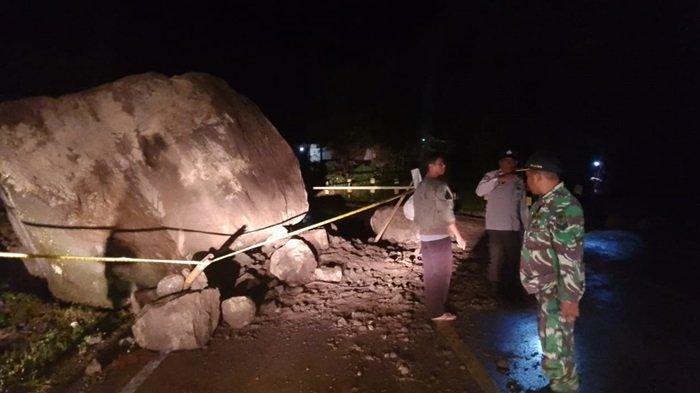 Batu Besar Tutup Akses Enrekang-Makale, Jalur Trans Sulawesi Macet ...