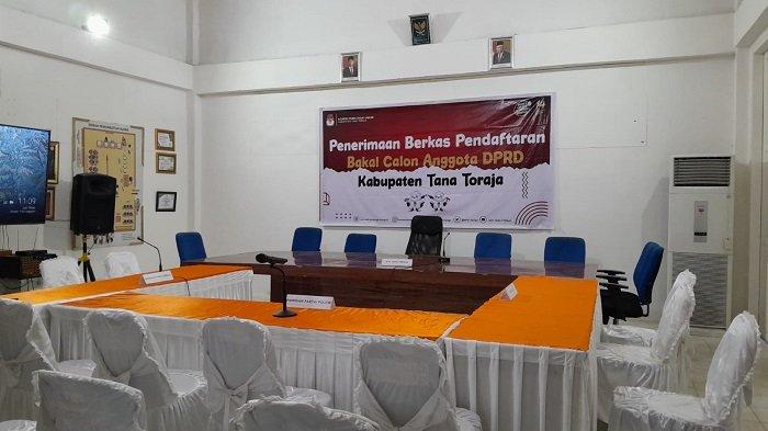 Bakal Caleg Masih Sibuk Urus Berkas, KPU Tana Toraja Terpantau Sepi ... Bakal Caleg Masih Sibuk Urus Berkas, KPU Tana Toraja Terpantau Sepi ...