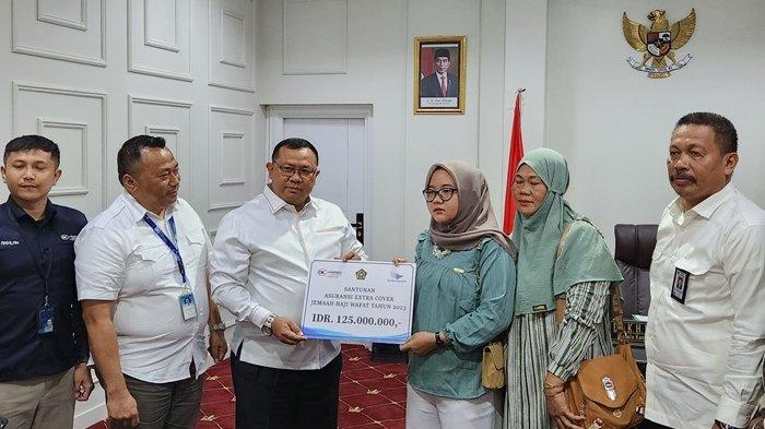 Jemaah Haji Asal Pinrang Meninggal di Kabin Pesawat, Dapat Asuransi ...