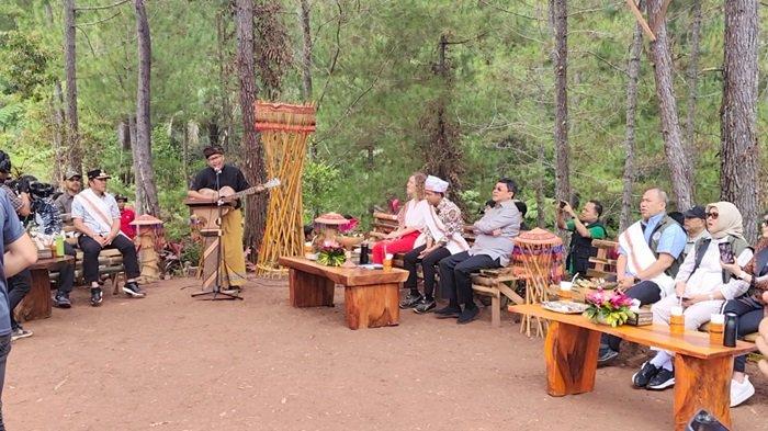 Perayaan HUT ke-78 Gereja Toraja, Pdt Anggui Gerakkan Jemaat untuk Lebih Cinta Lingkungan ...