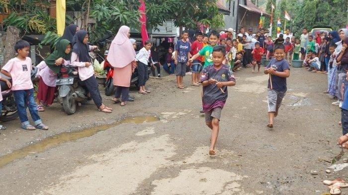 Pemerintah Tana Toraja Gelar Lomba Tangkap Ikan dan Belut untuk Anak-Anak - Tribuntoraja.com