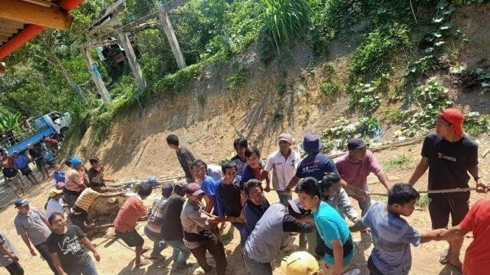 Tradisi Mangriu' Batu Simbuang di Acara Rambu Solo', Penanda Status ...