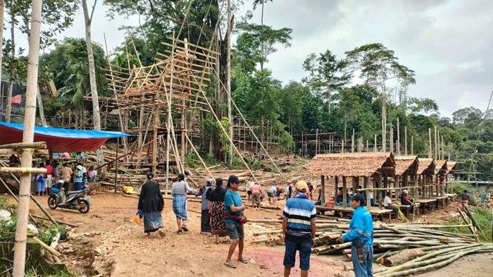 Gotong Royong Masyarakat Leatung Sangalla Tana Toraja Jelang Rambu Solo ...