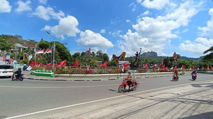 Jelang Kedatangan Ganjar, Kolam Makale Dipenuhi Bendera PDIP dan ...